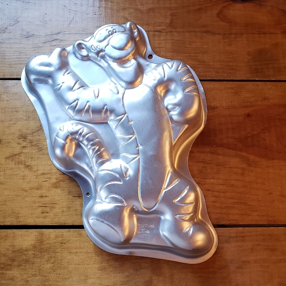 Wilton | Kitchen | 20 Vintage Wilton Cake Pan Winnie The Pooh Tigger ...